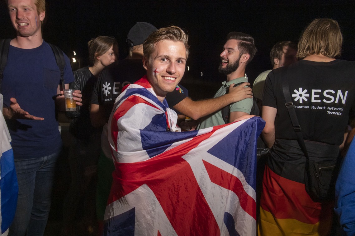 Party pics: Bring your flag - U-Today