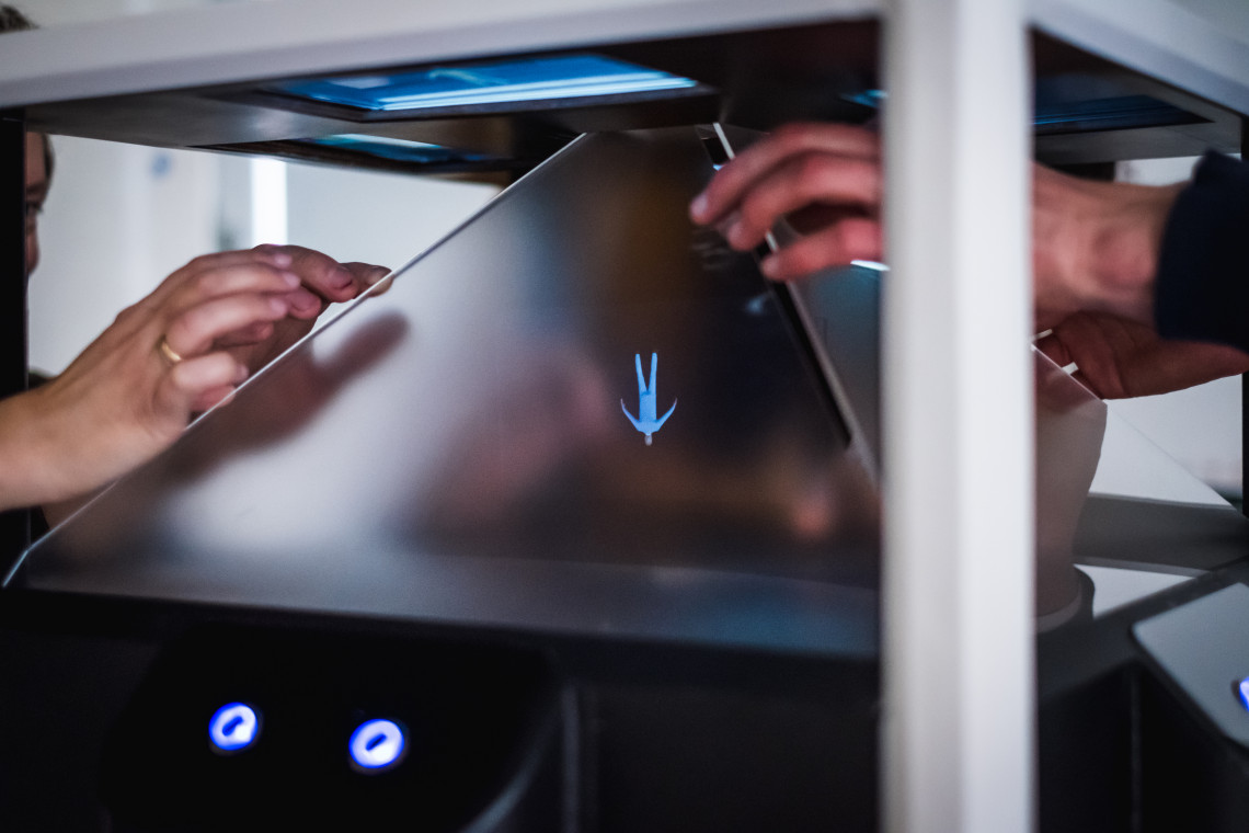 HoloProjector: your coach is a 3D hologram - U-Today