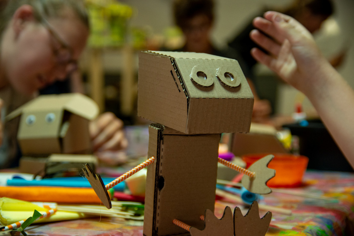 UT students create gender-neutral toy ‘Maatje’ - U-Today