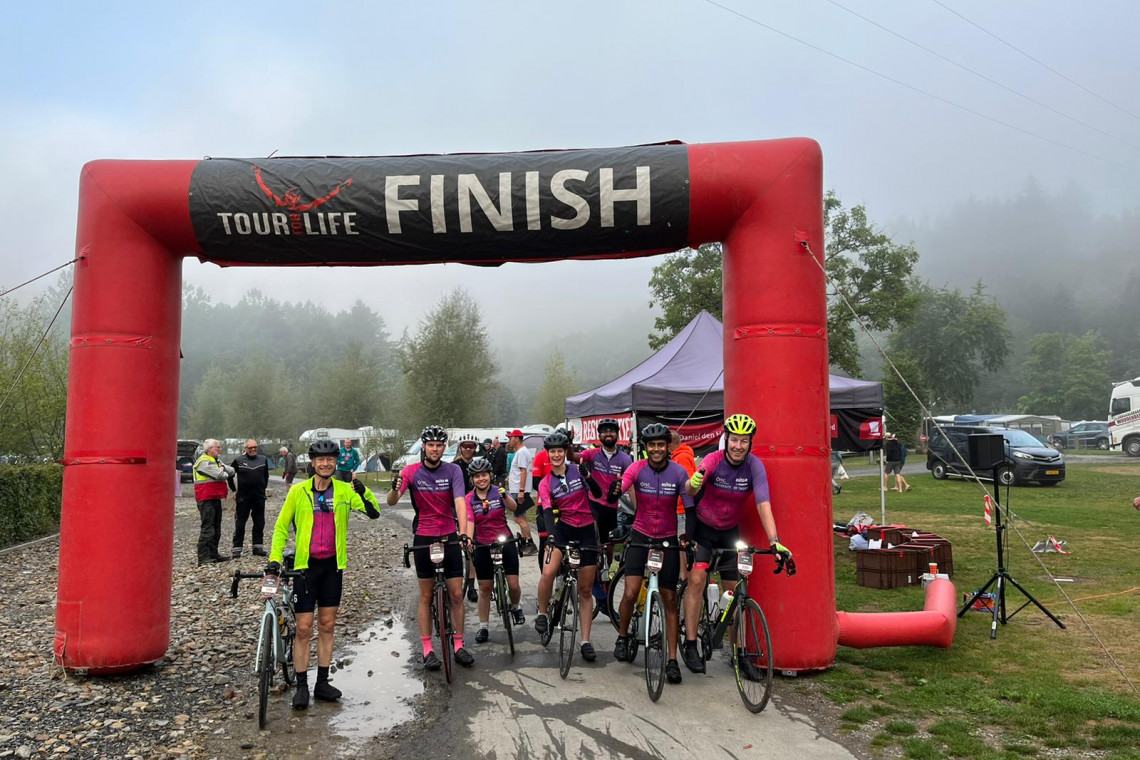 Trots UT-team haalt de eindstreep in Tour for Life - U-Today