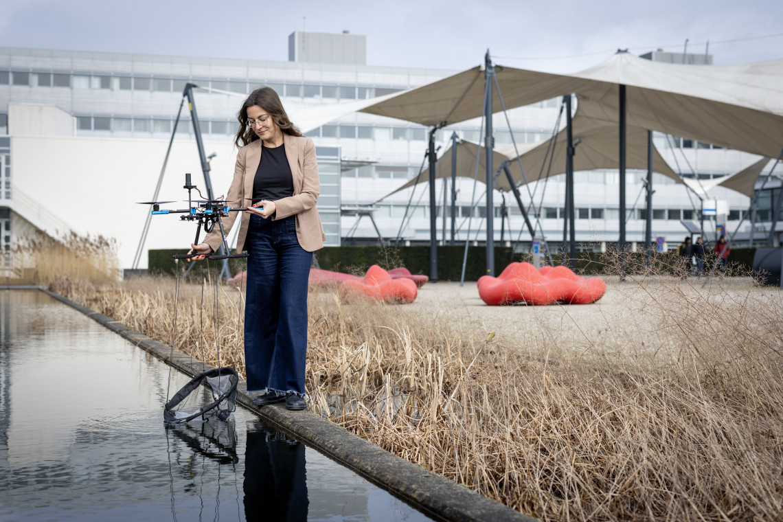 Flying robot to collect litter in rivers - U-Today