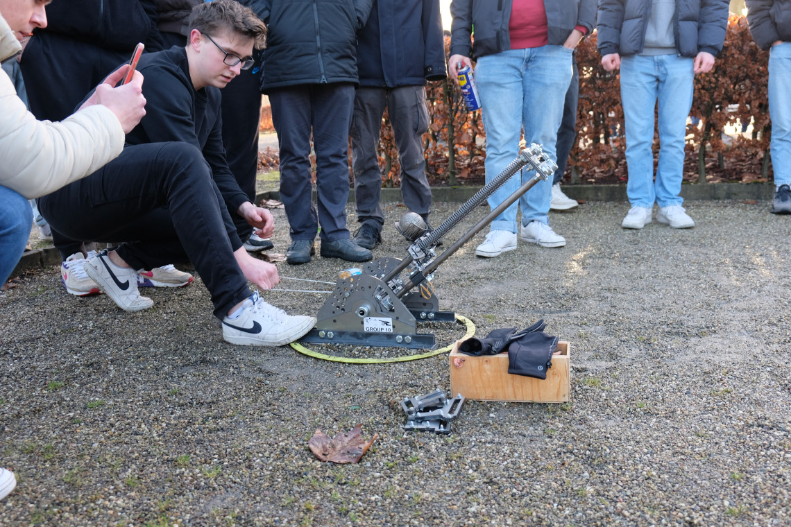 A mechanical petanque party in a sunny Van Heekpark - U-Today