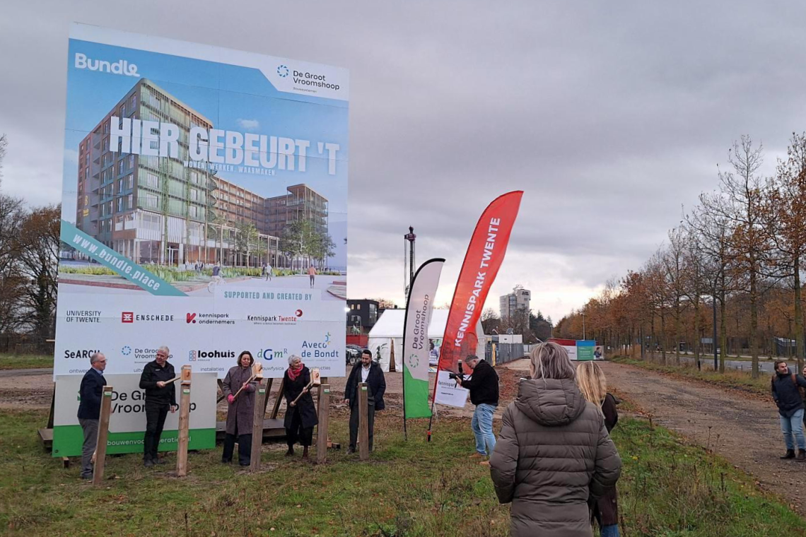Eerste palen voor Bundle-gebouw de grond in - U-Today
